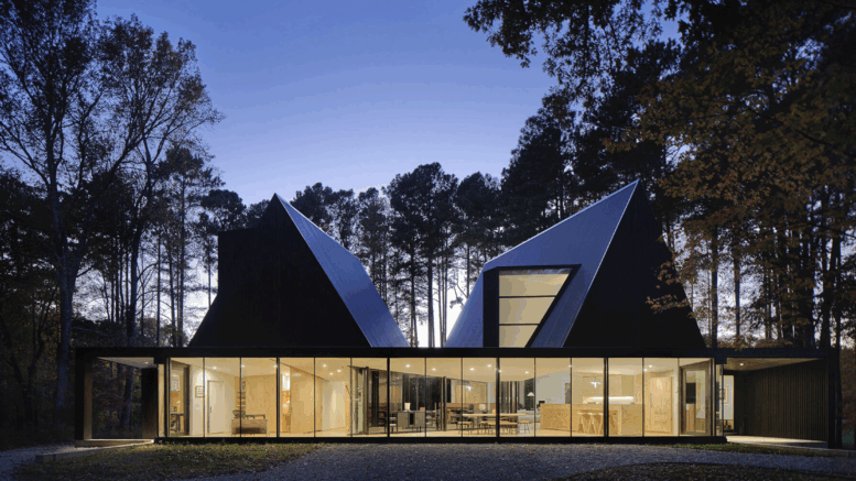 Forward-Thinking Design Weaves an Inviting Home into the Natural ...